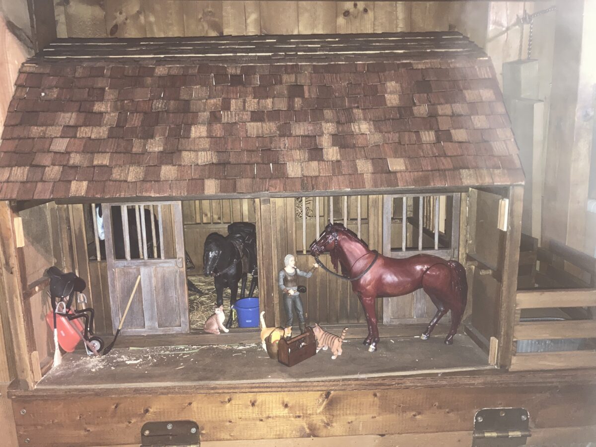 How to Update a Breyer Horse Barn to be a Realistic Dollhouse Livery ...