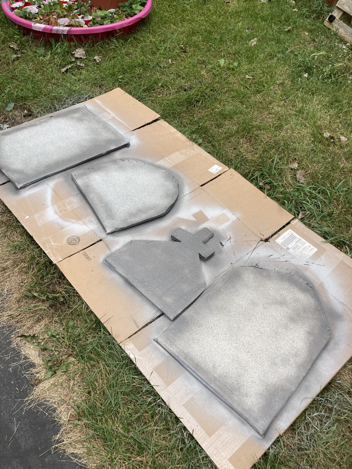 How to make easy Halloween Gravestones for your yard - Doing It ...